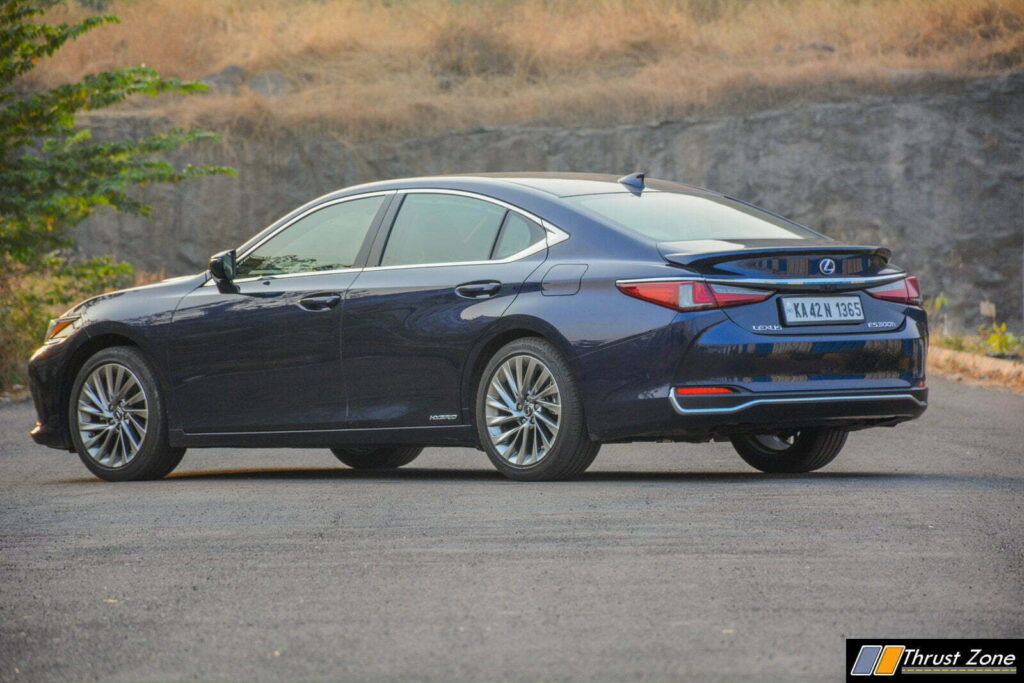 The New 2019 Lexus ES300h Review: Extra Special