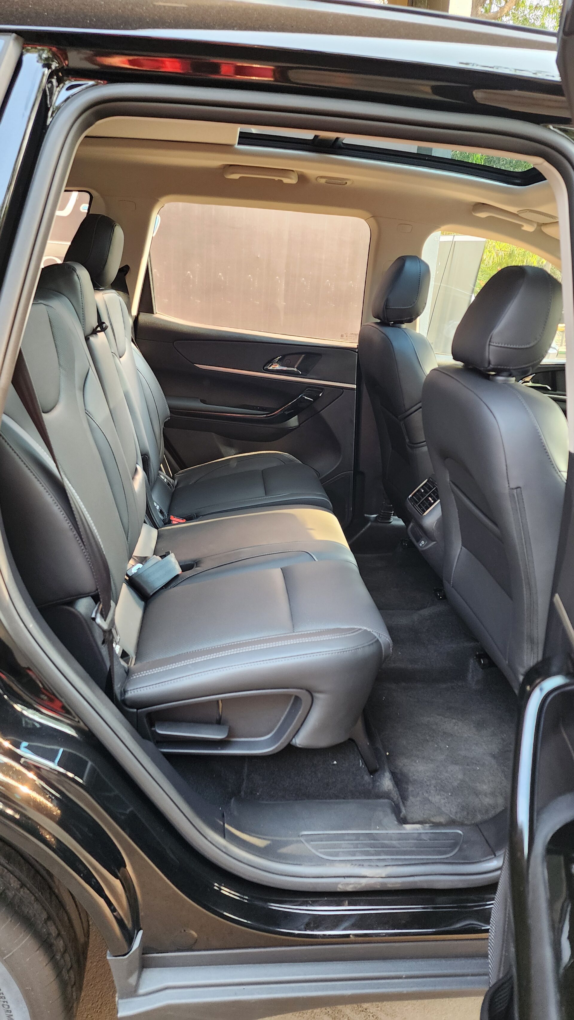 Mahindra XUV700 Ebony Limited Edition Launched